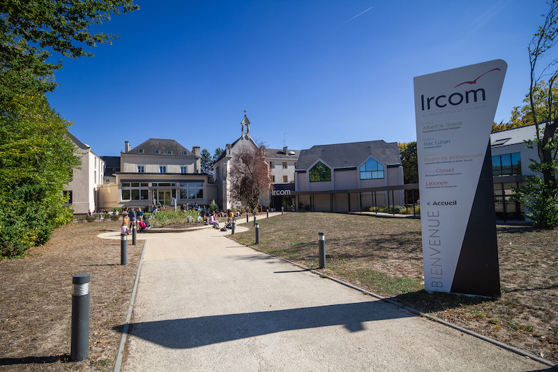 Retour à l’Ircom pour faire leurs photos de communication - Louis Jamin